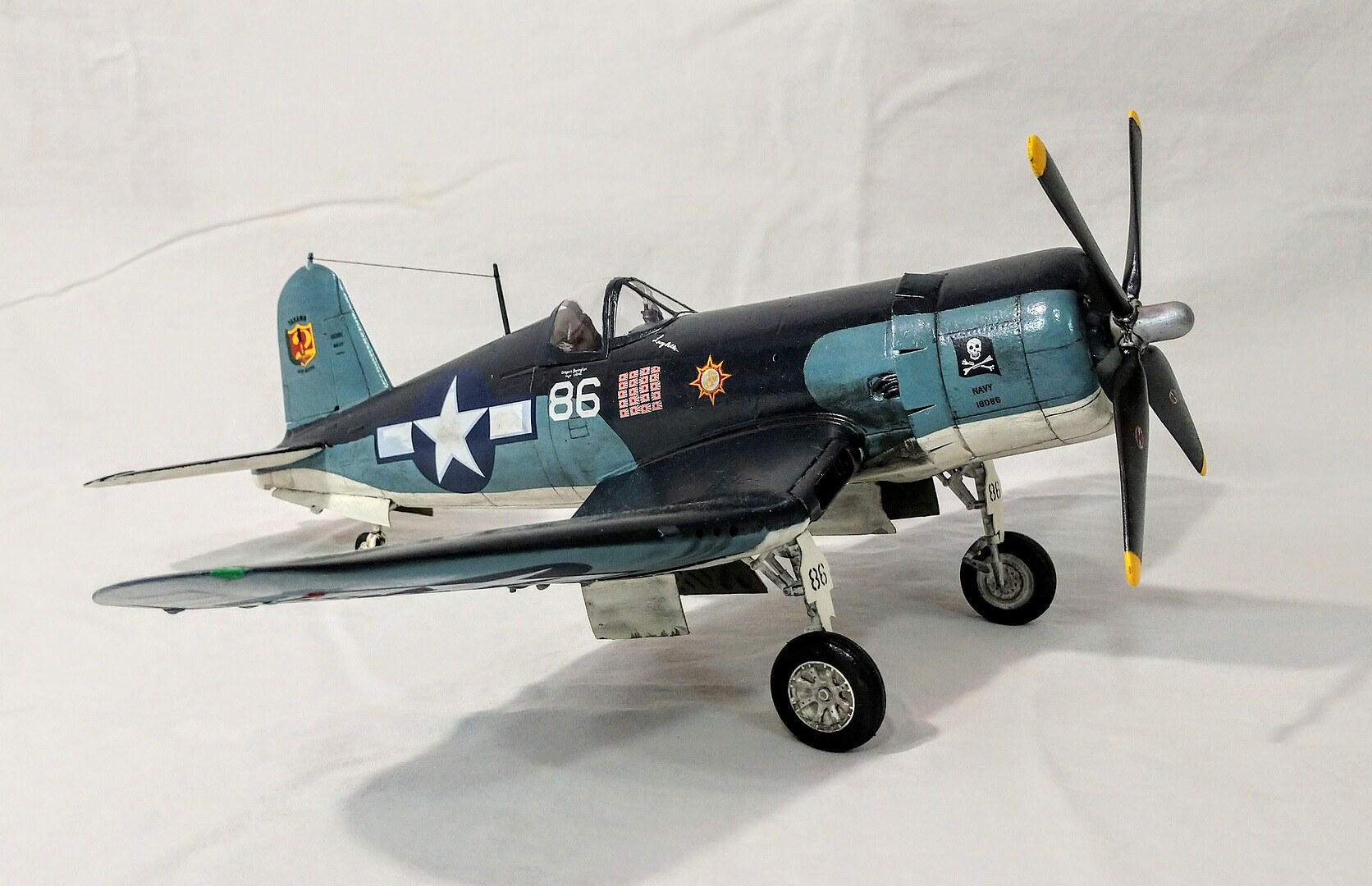 Vought F4UF Corsair -- Plastic Model Airplane -- 1/32 Scale -- #02222 ...