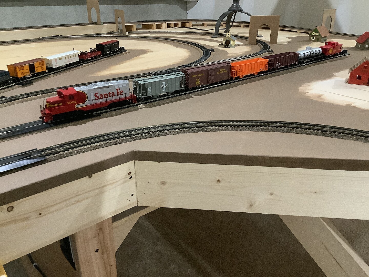 EMD GP9M Santa Fe #2092 -- Model Train Diesel Locomotive -- HO Scale ...