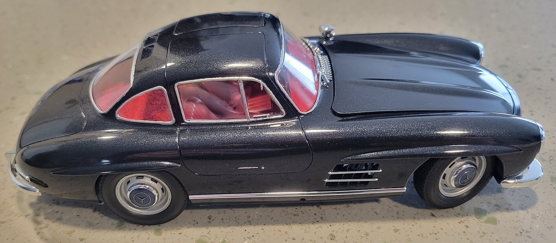 Mercedes-Benz 300SL -- Plastic Model Car Kit -- 1/24 Scale -- #24338 ...