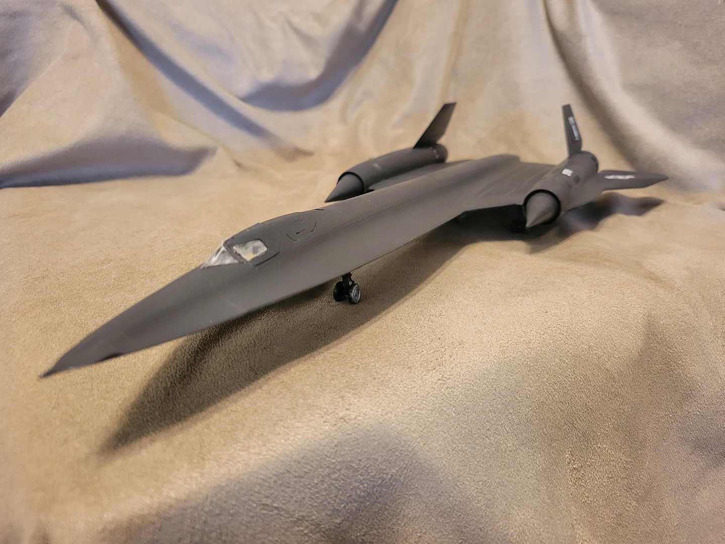 SR-71A Blackbird -- Plastic Model Airplane Kit -- 1/72 Scale -- #855810 ...