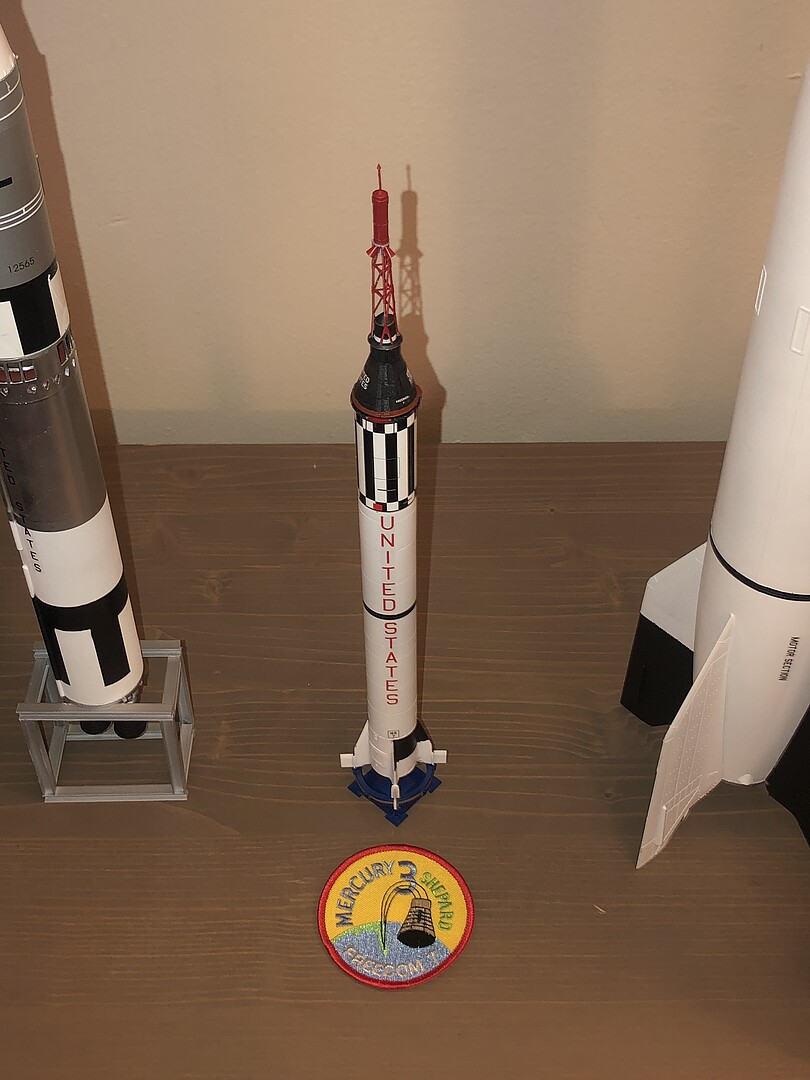 Mercury Spacecraft w/Redstone Booster -- Plastic Model Space Kit -- 1/ ...