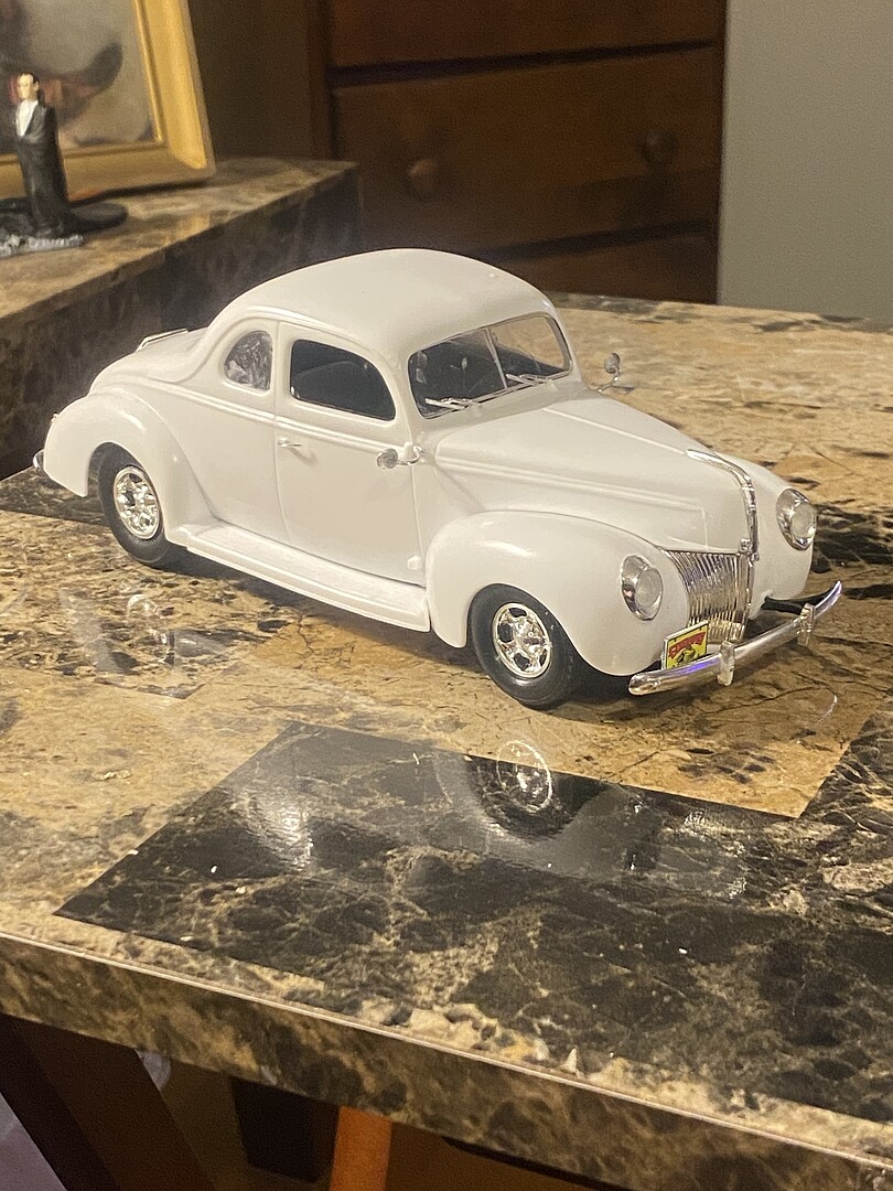 1940 Ford Standard Coupe -- Plastic Model Car Kit -- 1/25 Scale ...