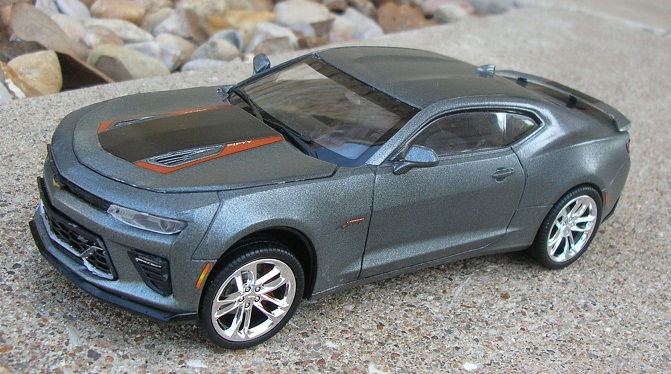 2017 Chevy Camaro 50th Anniversary -- Plastic Model Car Kit -- 1/25 ...