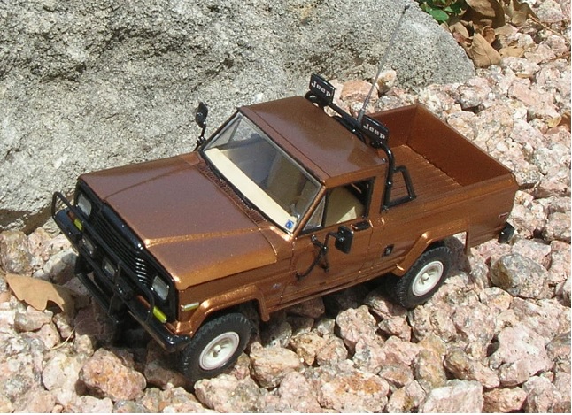 1980 Jeep Honcho Ice Patrol -- Plastic Model Truck Kit -- 1/25 Scale ...