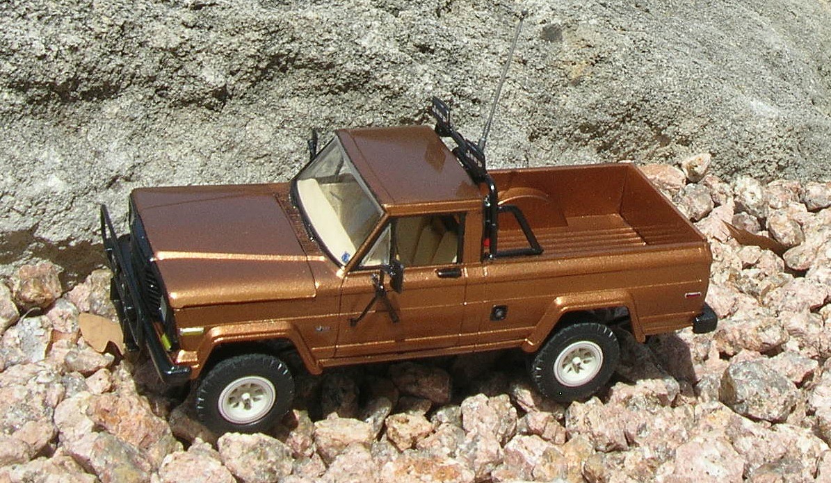 1980 Jeep Honcho Ice Patrol -- Plastic Model Truck Kit -- 1/25 Scale ...