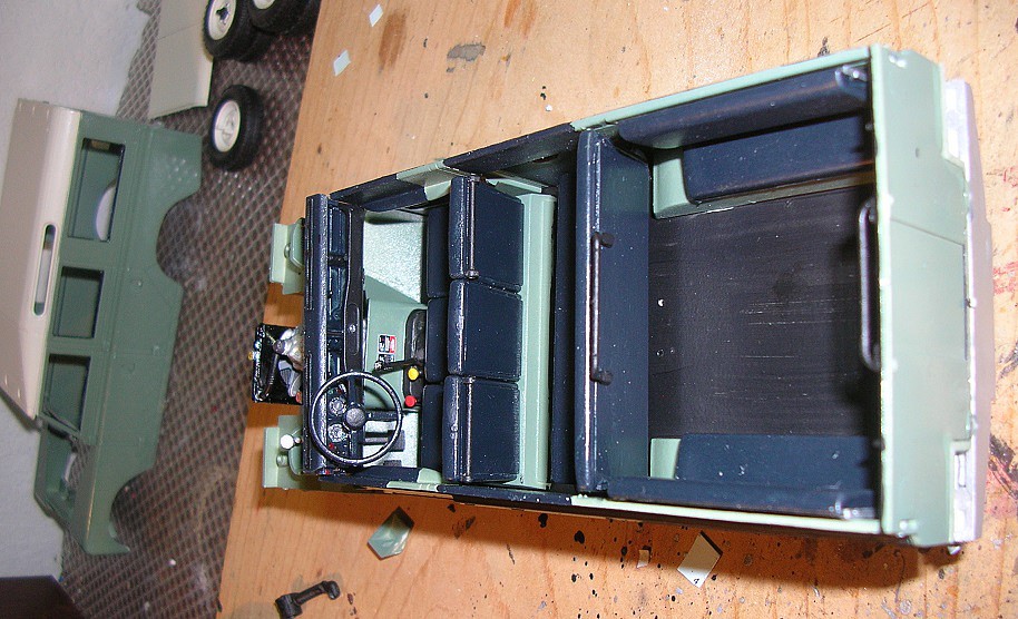 Land Rover Series III LWB Wagon w/Roof Rack -- Plastic Model Car Kit ...