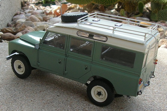 Land Rover Series III LWB Wagon w/Roof Rack -- Plastic Model Car Kit ...