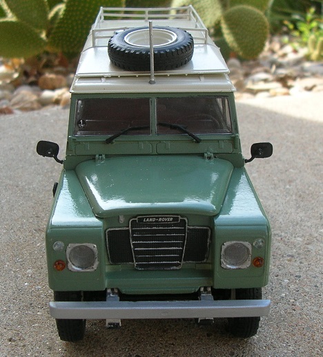 Land Rover Series III LWB Wagon w/Roof Rack -- Plastic Model Car Kit ...
