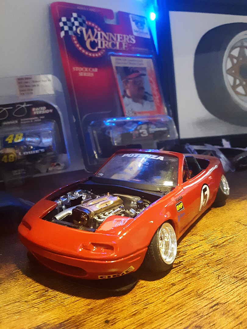 Gallery Pictures Revell-Monogram 1992 Mazda Miata Plastic Model Car Kit ...