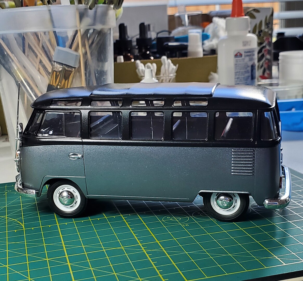 Volkswagen Micro Bus -- Plastic Model Car Kit -- 1/24 Scale -- #21210 ...