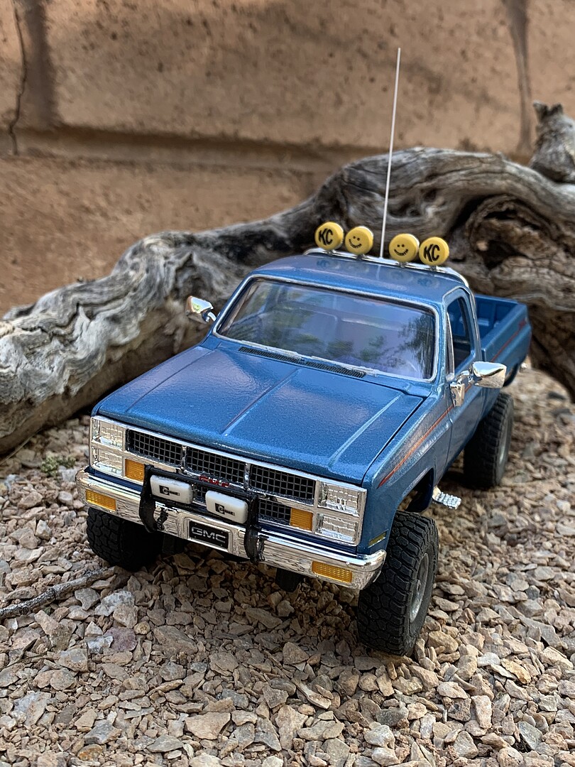 1984 GMC Pickup Black -- Plastic Model Car Kit -- 1/25 Scale -- #848-12 ...