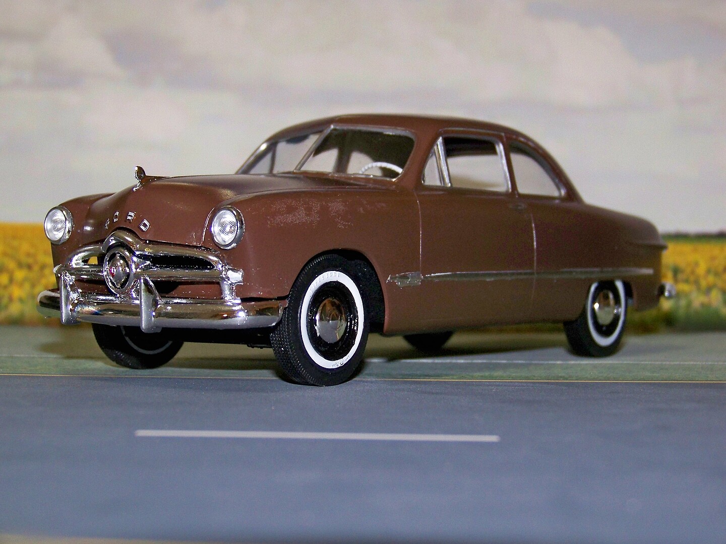 1949 Ford The 49er Coupe -- Plastic Model Car Vehicle Kit -- 1/25 Scale ...