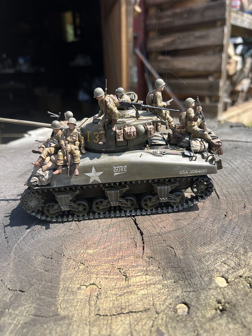 M4A1 Sherman Tank w/US Infantry -- Plastic Model Military Vehicle Kit ...