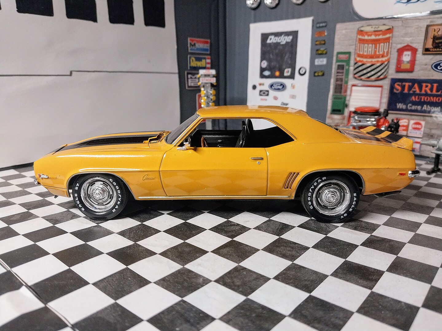 1969 Camaro Z28 RS -- Plastic Model Car Kit -- 1/25 Scale -- #857457 ...