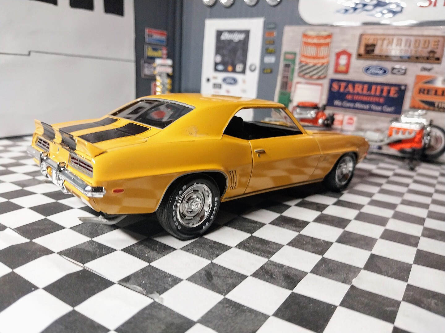 1969 Camaro Z28 RS -- Plastic Model Car Kit -- 1/25 Scale -- #857457 ...