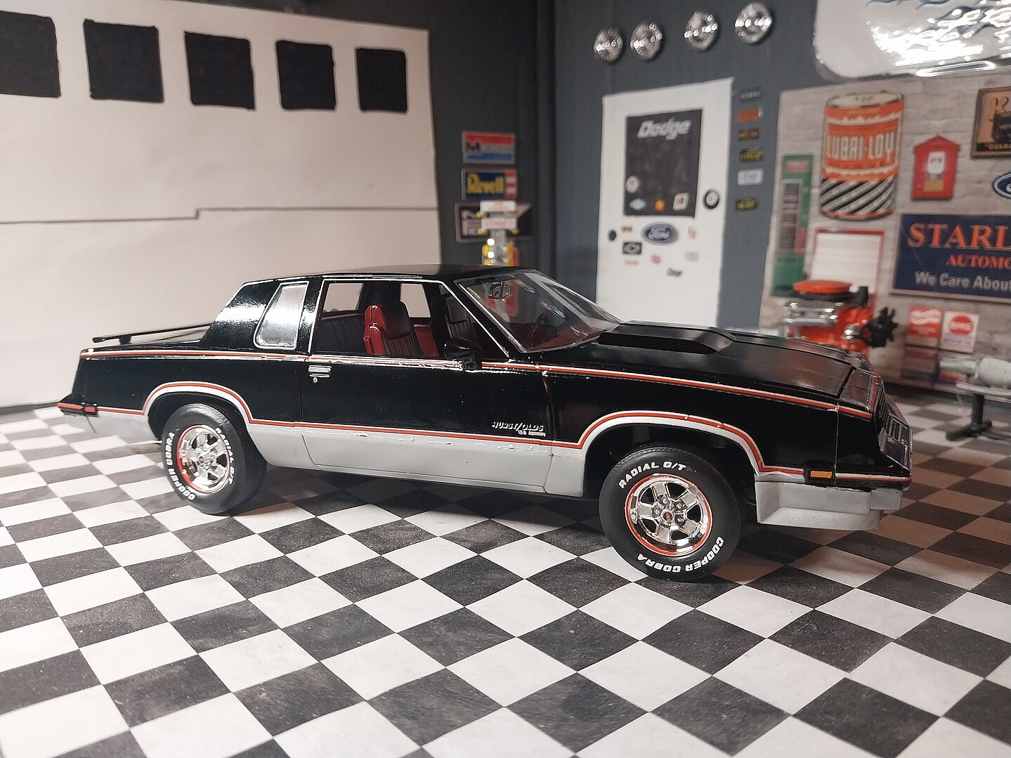 '83 Hurst Oldsmobile -- Plastic Model Car Kit -- 1/25 Scale -- #854317 ...