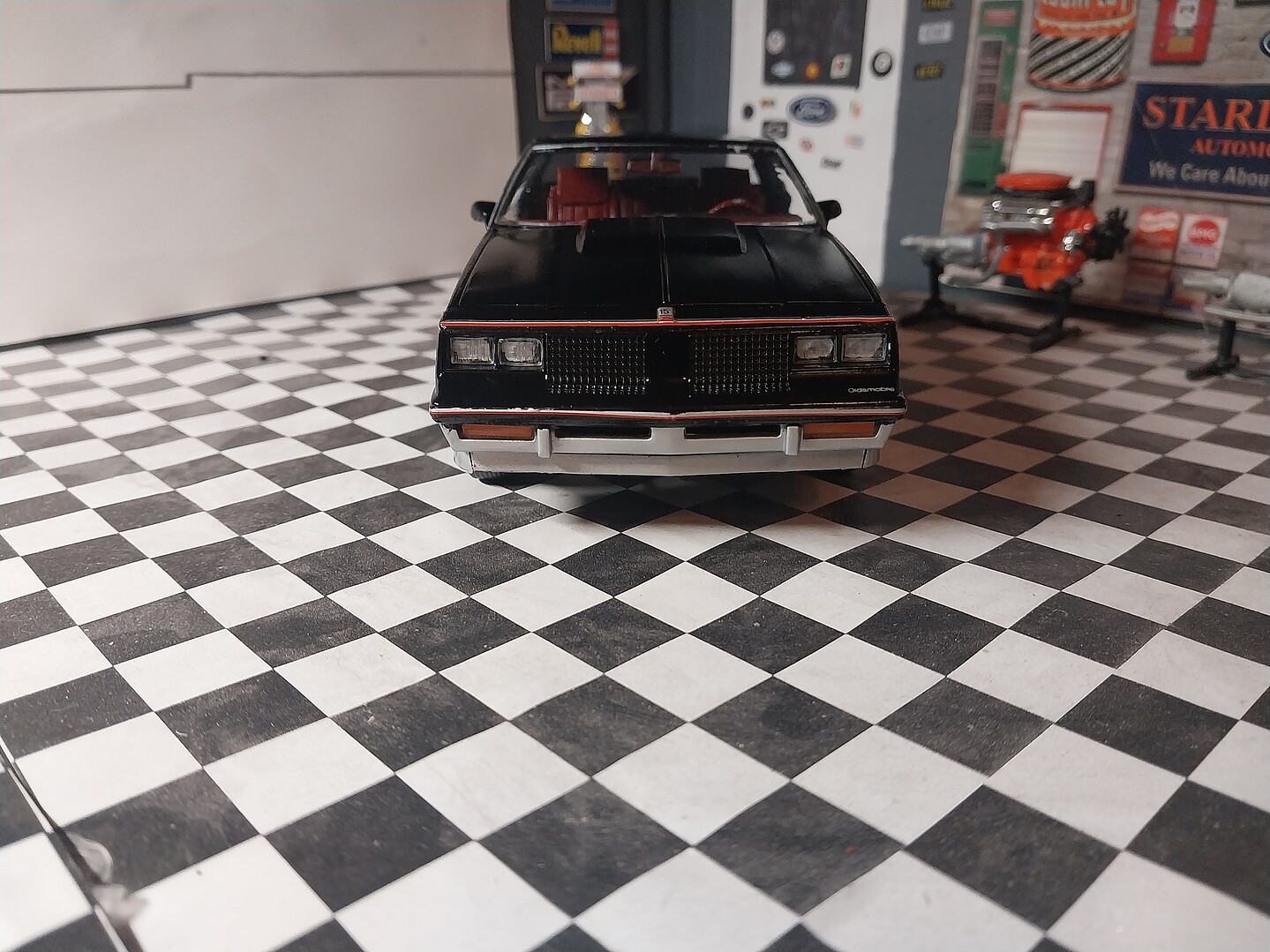 '83 Hurst Oldsmobile -- Plastic Model Car Kit -- 1/25 Scale -- #854317 ...