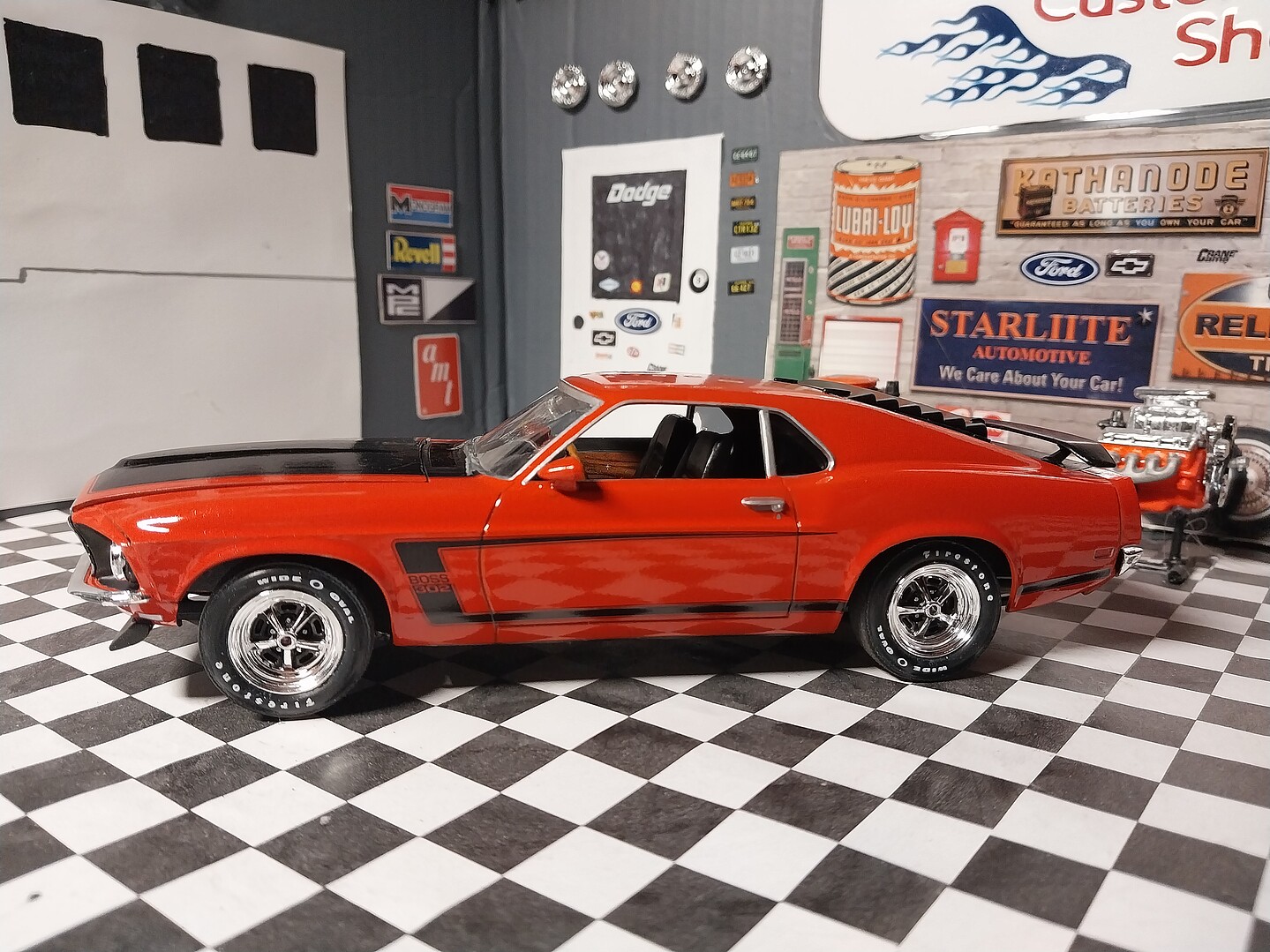 1969 Boss 32 Mustang -- Plastic Model Car Kit -- 1/25 Scale -- #854313 ...