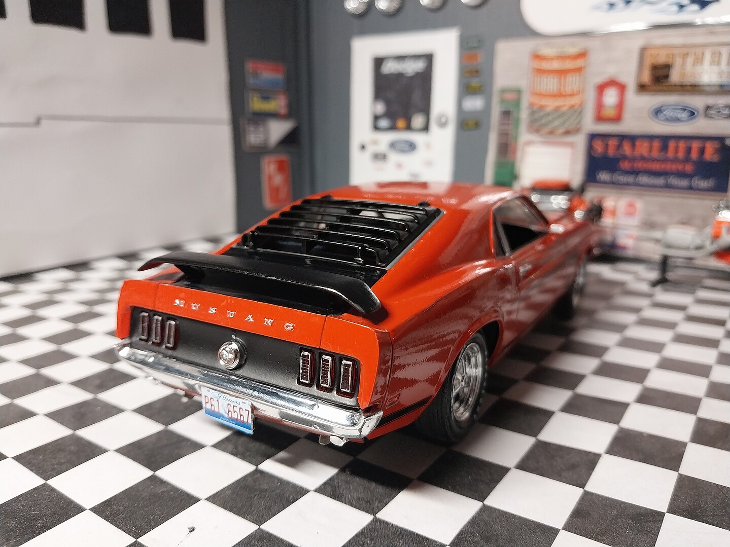 1969 Boss 32 Mustang -- Plastic Model Car Kit -- 1/25 Scale -- #854313 ...