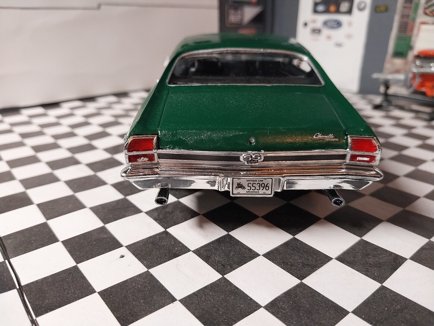 '69 Chevy Chevelle SS 396 -- Plastic Model Car Kit -- 1/25 Scale ...