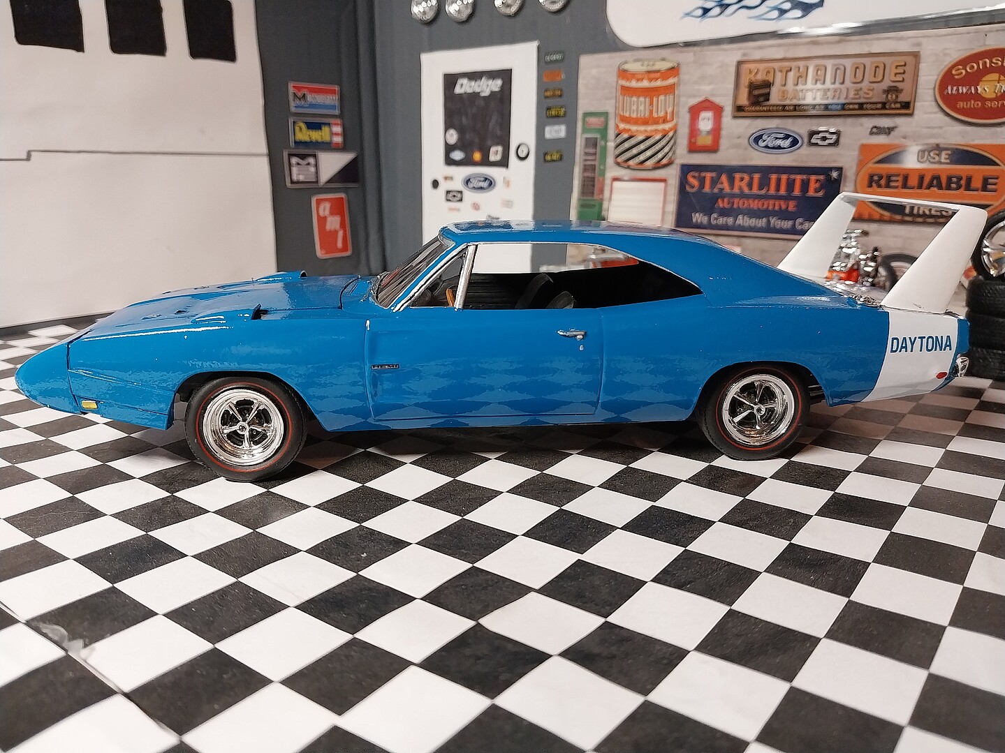 1969 Dodge Charger Daytona -- Plastic Model Car Vehicle Kit -- 1/25 ...