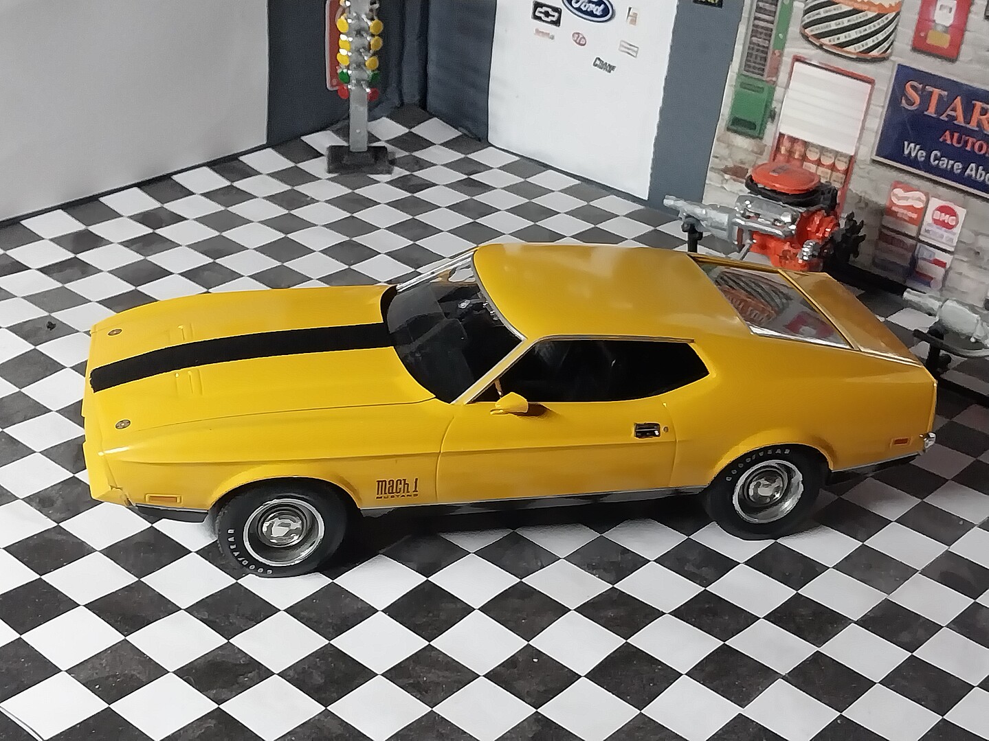 James Bond Ford Mustang 429 Mach 1 -- Plastic Model Vehicle Kit -- 1/25 ...