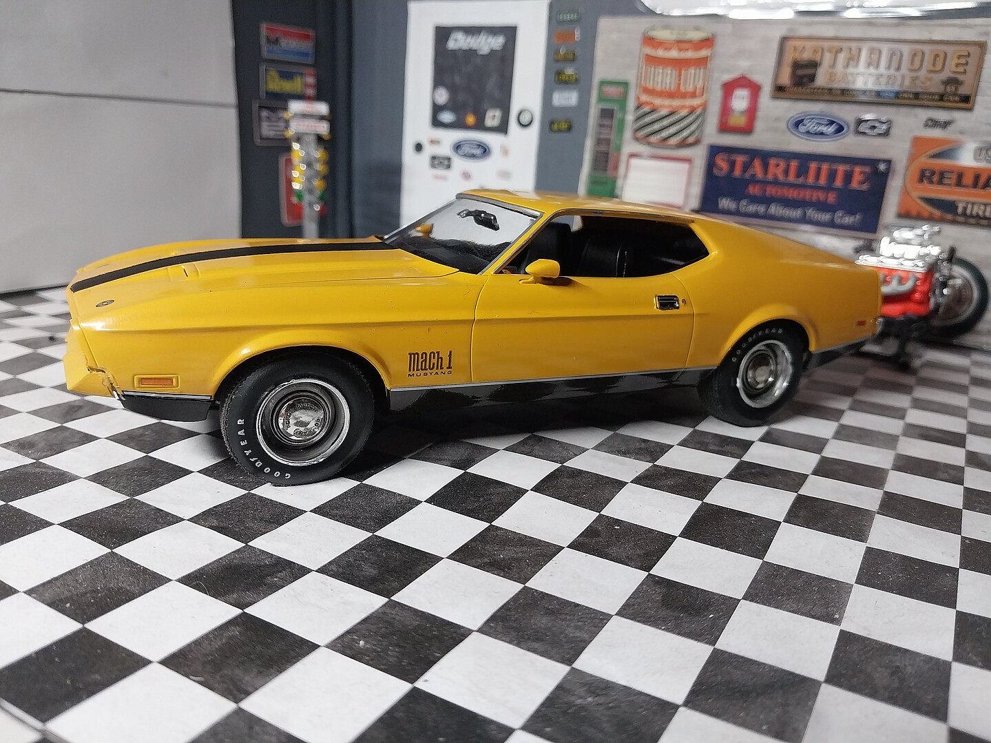 James Bond Ford Mustang 429 Mach 1 -- Plastic Model Vehicle Kit -- 1/25 ...