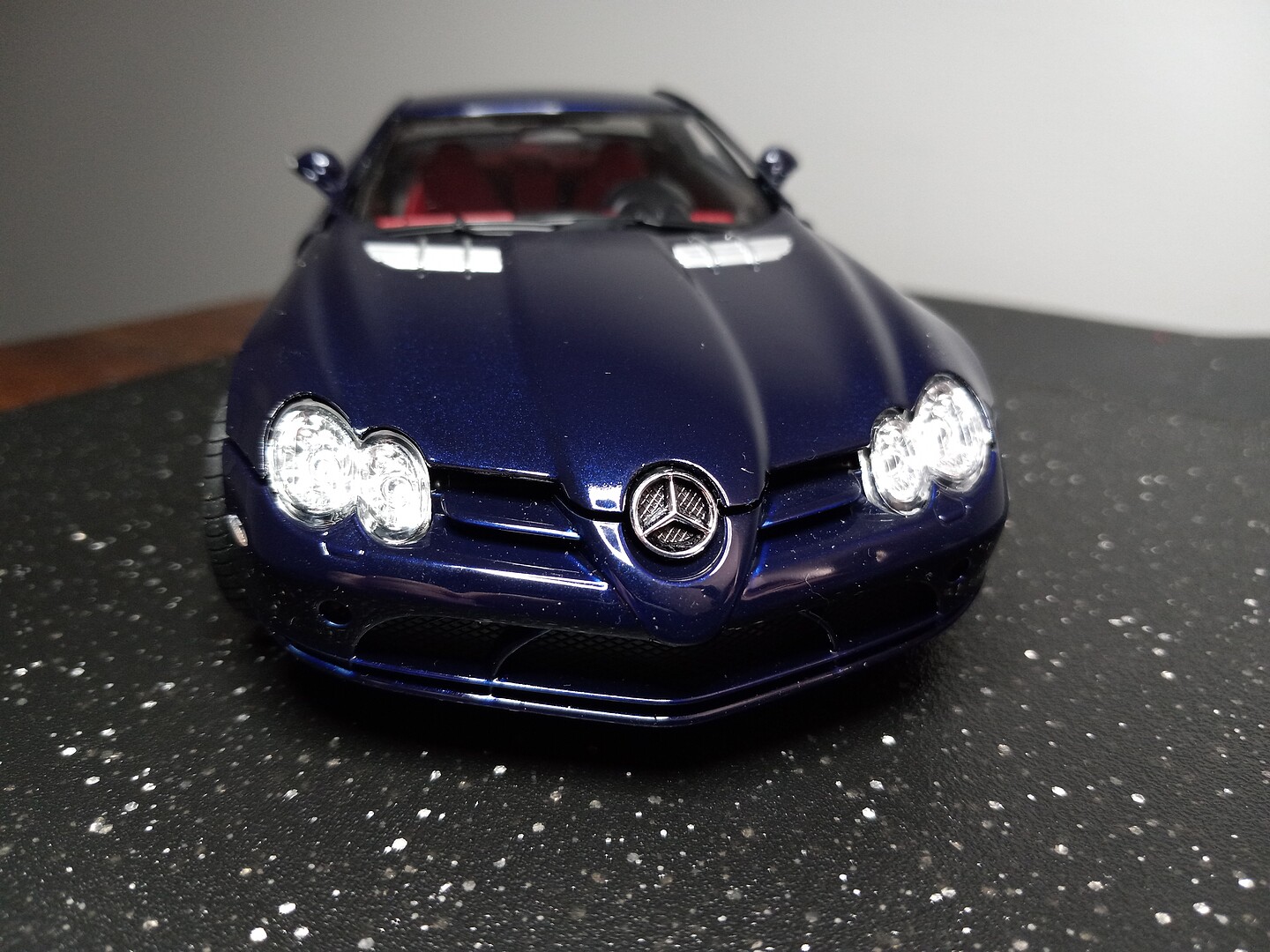 Mercedes-Benz SLR McLaren Sportscar Coupe -- Plastic Model Car Kit -- 1 ...