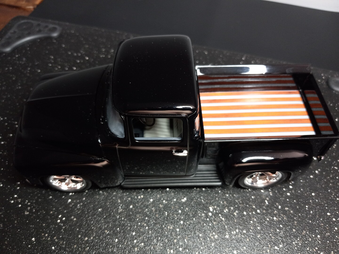 Ford FD-100 Pickup -- Plastic Model Truck Kit -- 1/25 Scale -- #854426 ...