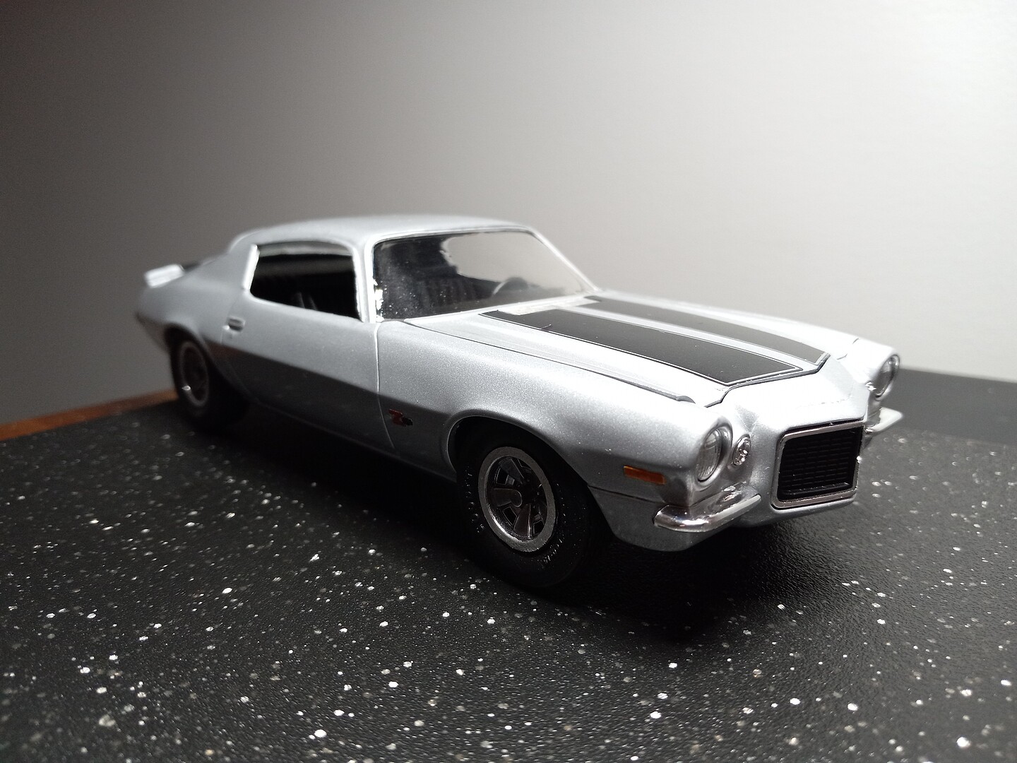 Chevy Camaro Z28 1970 1/2 -- Plastic Model Car Kit -- 1/25 Scale ...