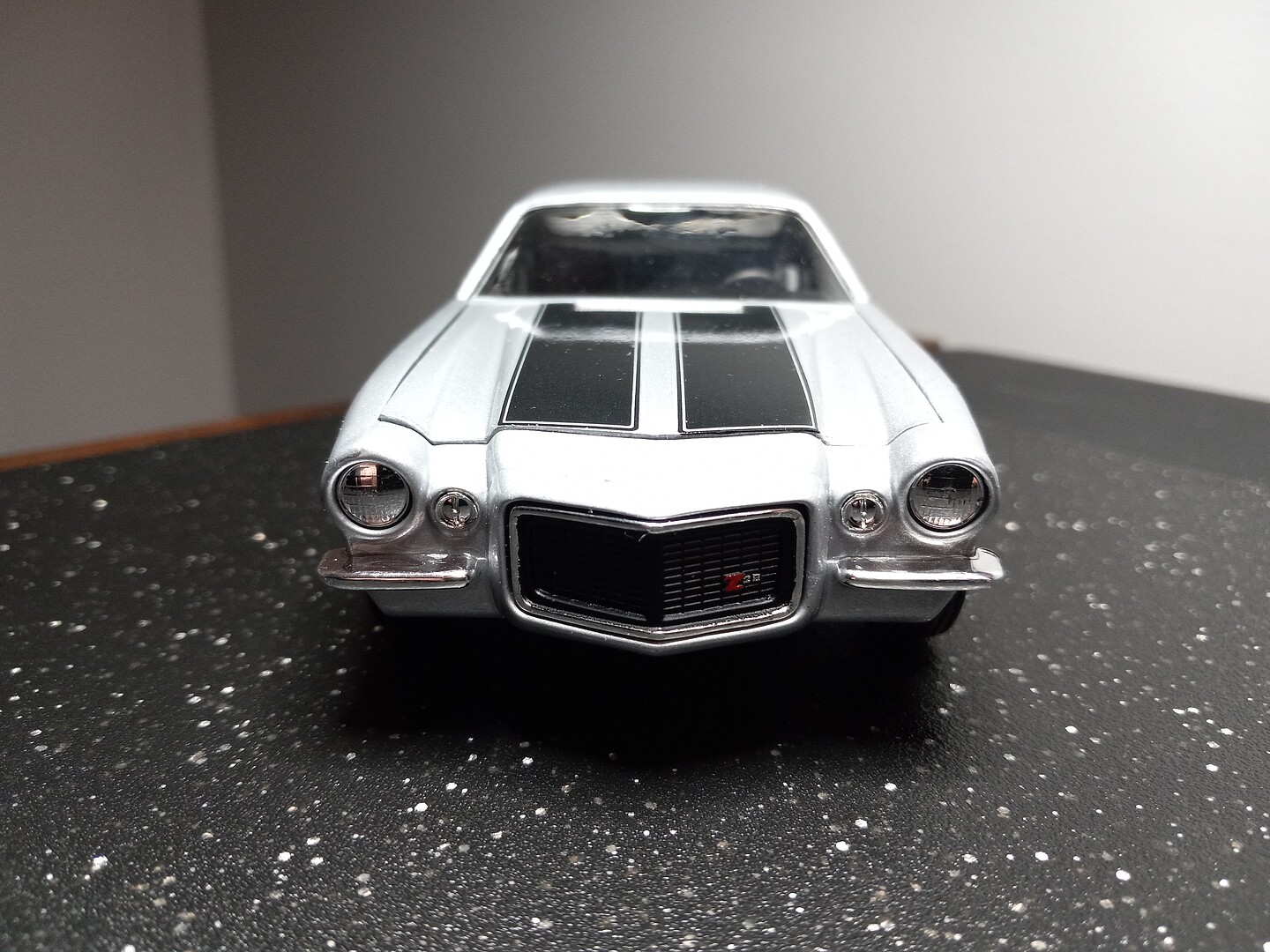 Chevy Camaro Z28 1970 1/2 -- Plastic Model Car Kit -- 1/25 Scale ...