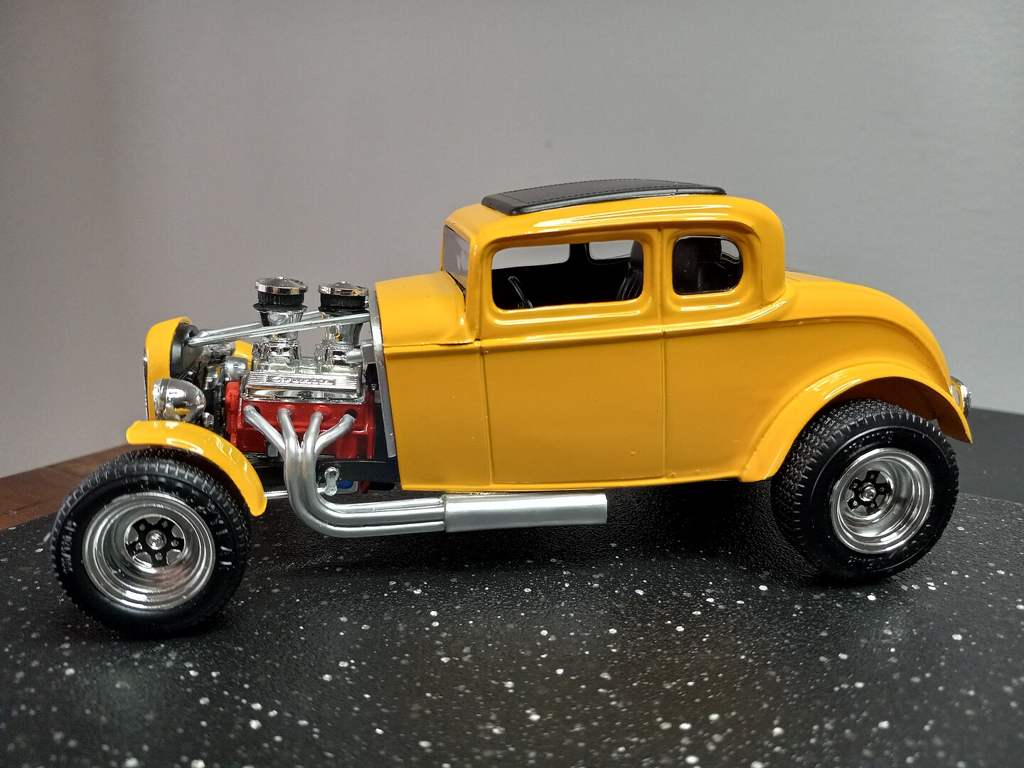 1932 Ford 5 Window Coupe -- Plastic Model Car Kit -- 1/25 Scale ...