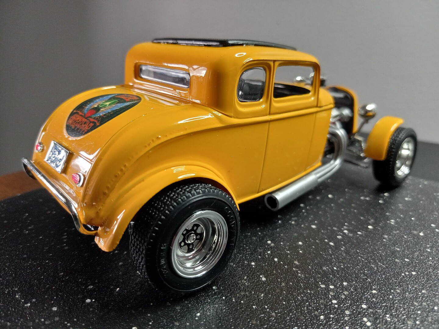 1932 Ford 5 Window Coupe -- Plastic Model Car Kit -- 1/25 Scale ...