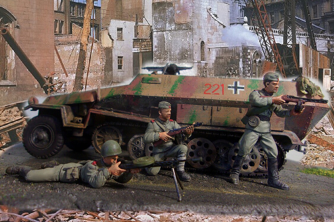 German Hanomag Sd.Kfz. 251/1 Halftrack -- Plastic Model Military ...