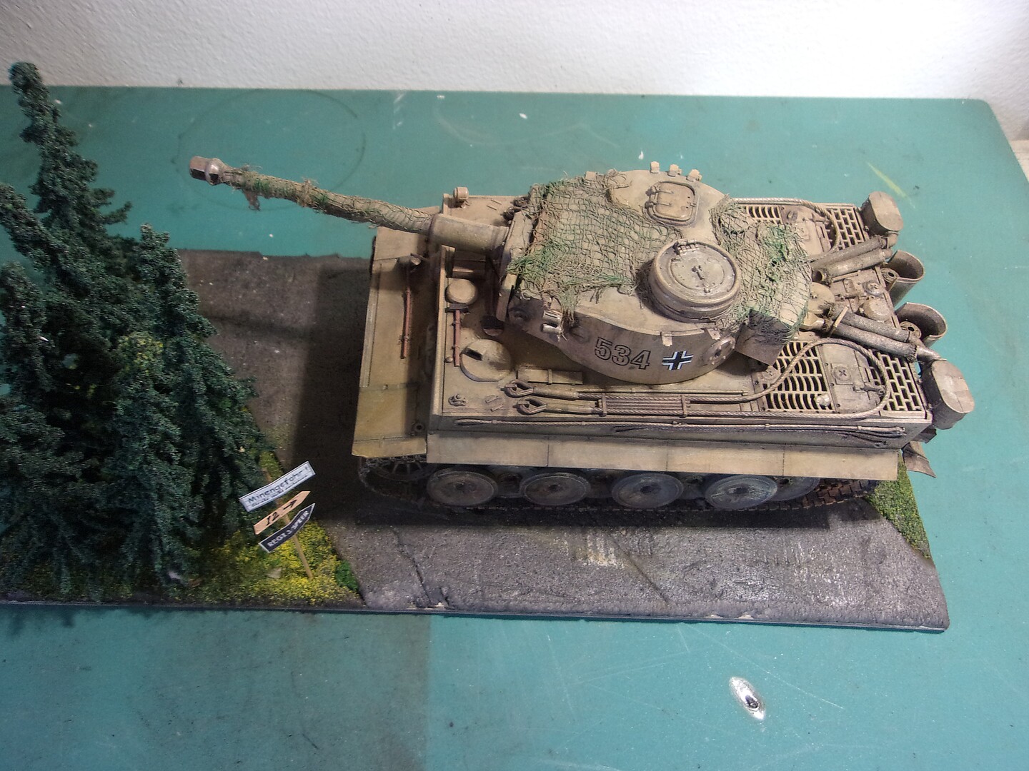German Tiger I Early Production Tank -- Plastic Model Tank -- 1/35 ...