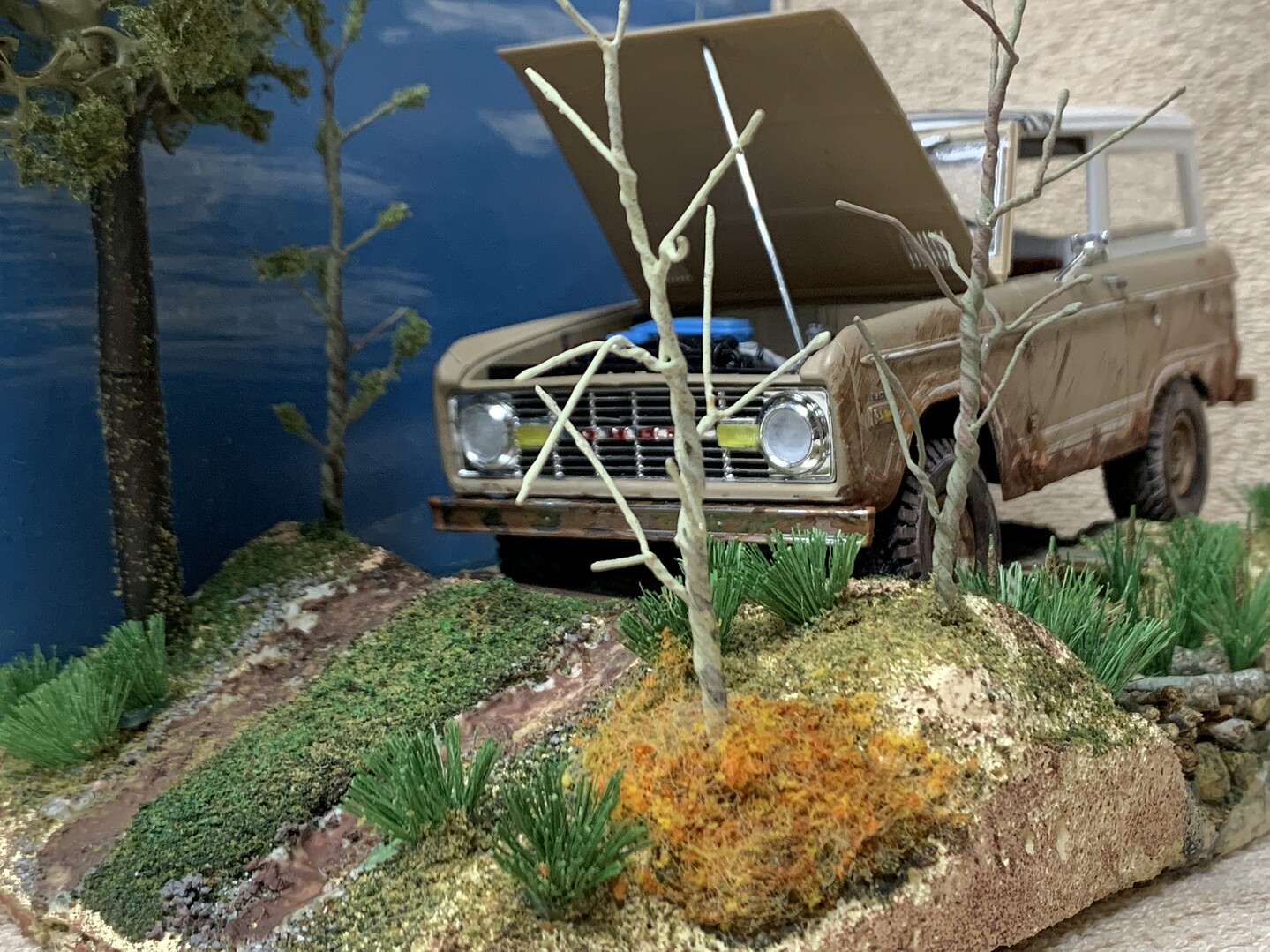 Ford Bronco -- Plastic Model Truck Kit -- 1/25 Scale -- #85-4320 ...