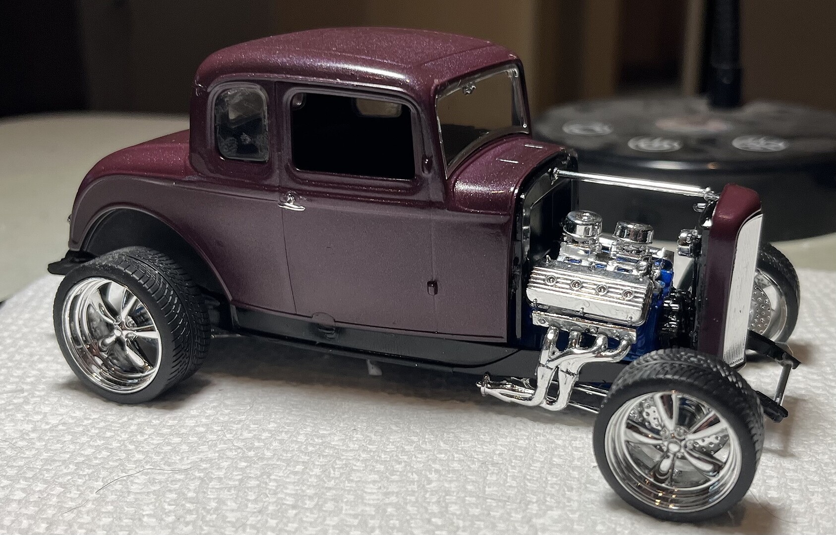 1932 Ford 5 Window Coupe -- Plastic Model Car Kit -- 1/25 Scale ...