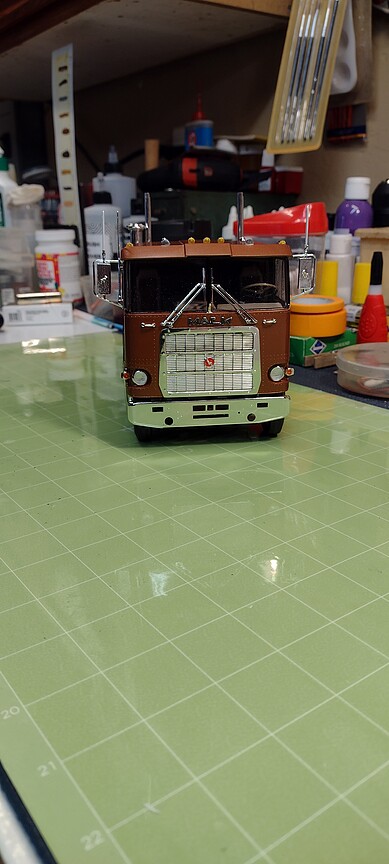 Mack Cruise-Liner Semi Tractor -- Plastic Model Car Truck Vehicle -- 1/ ...