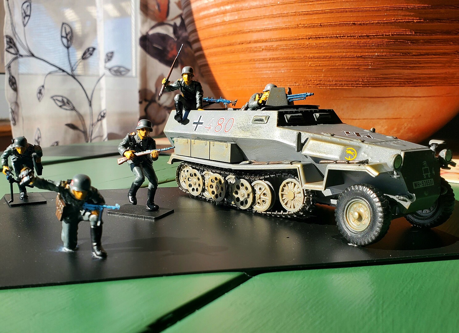 German Hanomag Sd.Kfz. 251/1 Halftrack -- Plastic Model Military ...