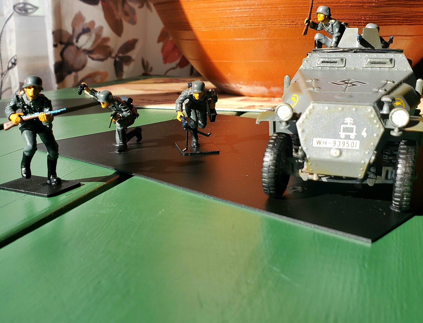 German Hanomag Sd.Kfz. 251/1 Halftrack -- Plastic Model Military ...