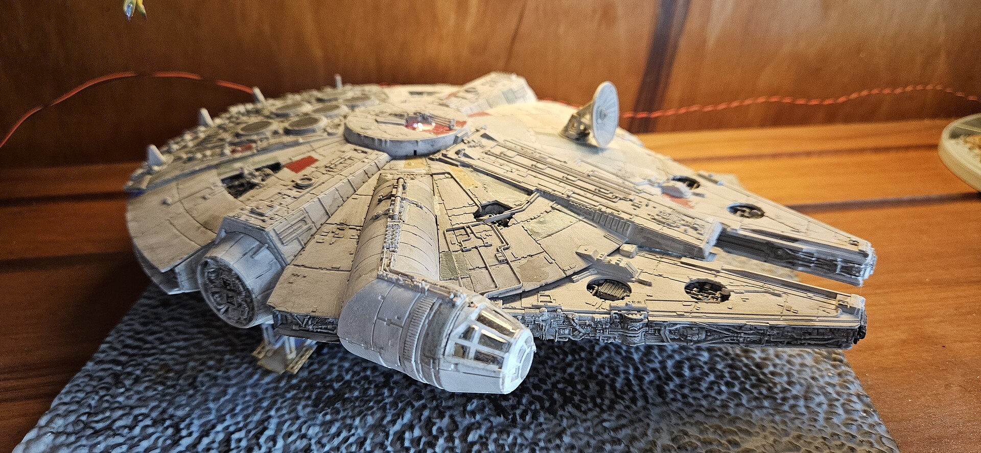 Star Wars - Millennium Falcon (The Rise of Skywalker) -- Science ...