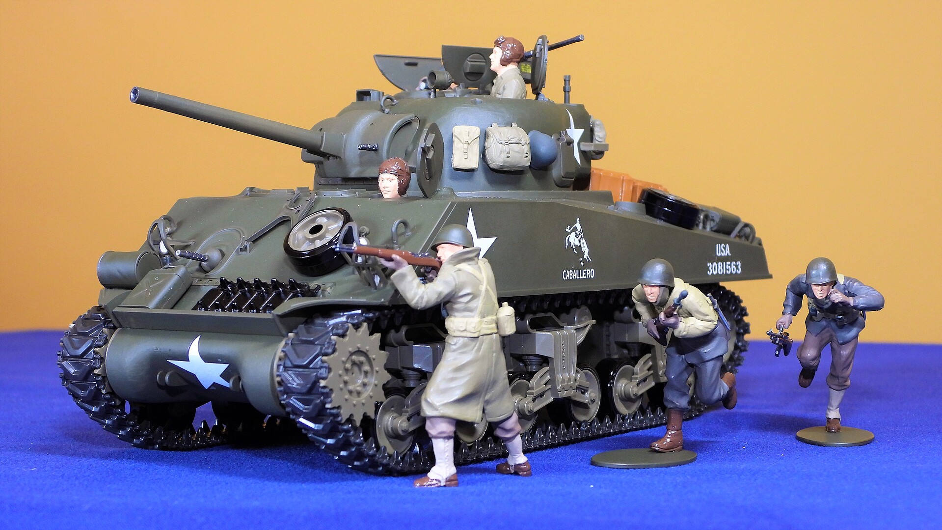 M4A3 Sherman 75mm Tank -- Plastic Model Military Vehicle Kit -- 1/35 ...