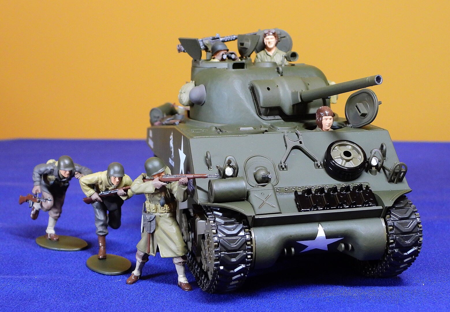 M4A3 Sherman 75mm Tank -- Plastic Model Military Vehicle Kit -- 1/35 ...