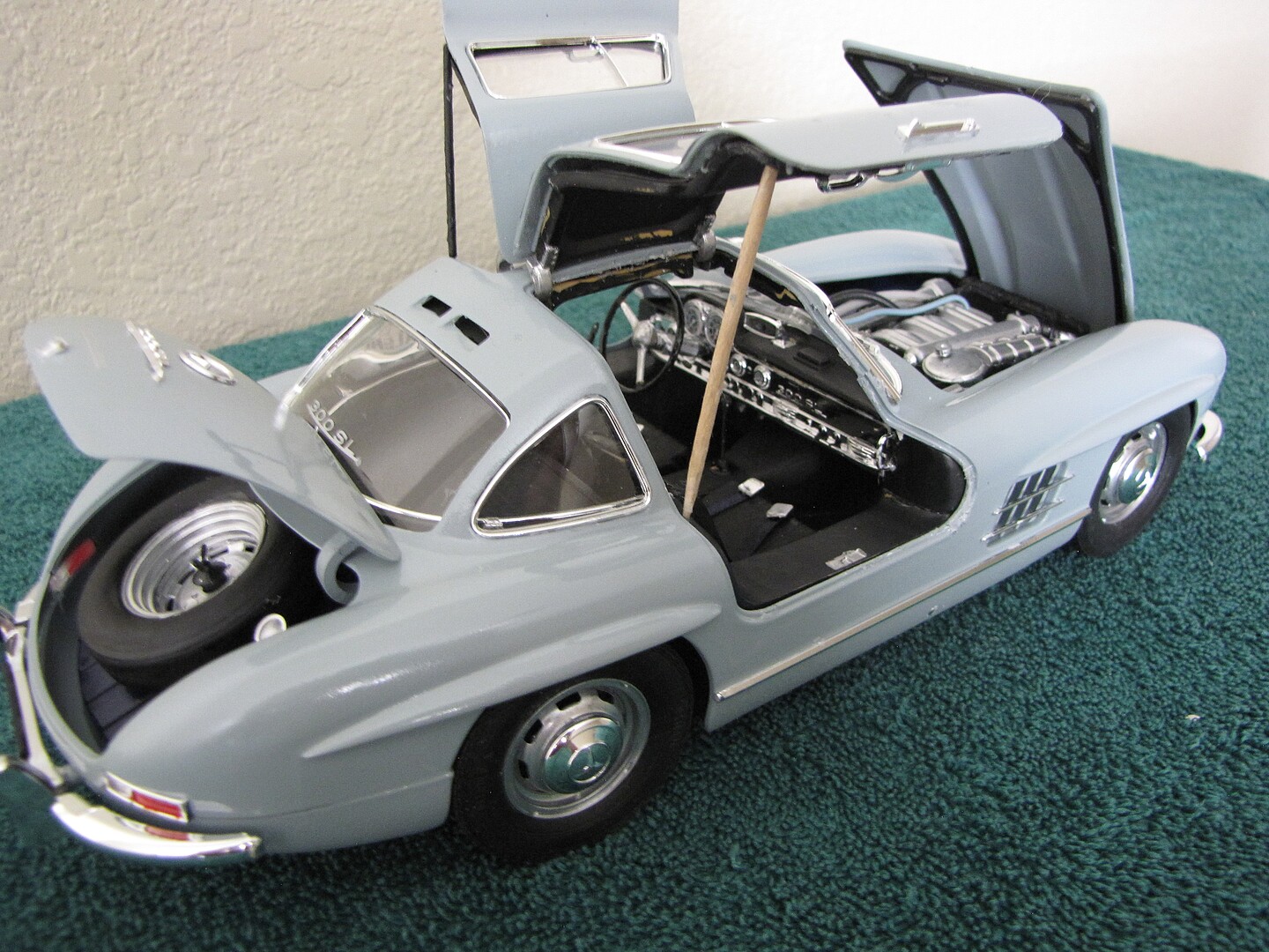 Mercedes Benz 300SL Gullwing 16 -- Plastic Model Car Kit -- 1/16 Scale ...