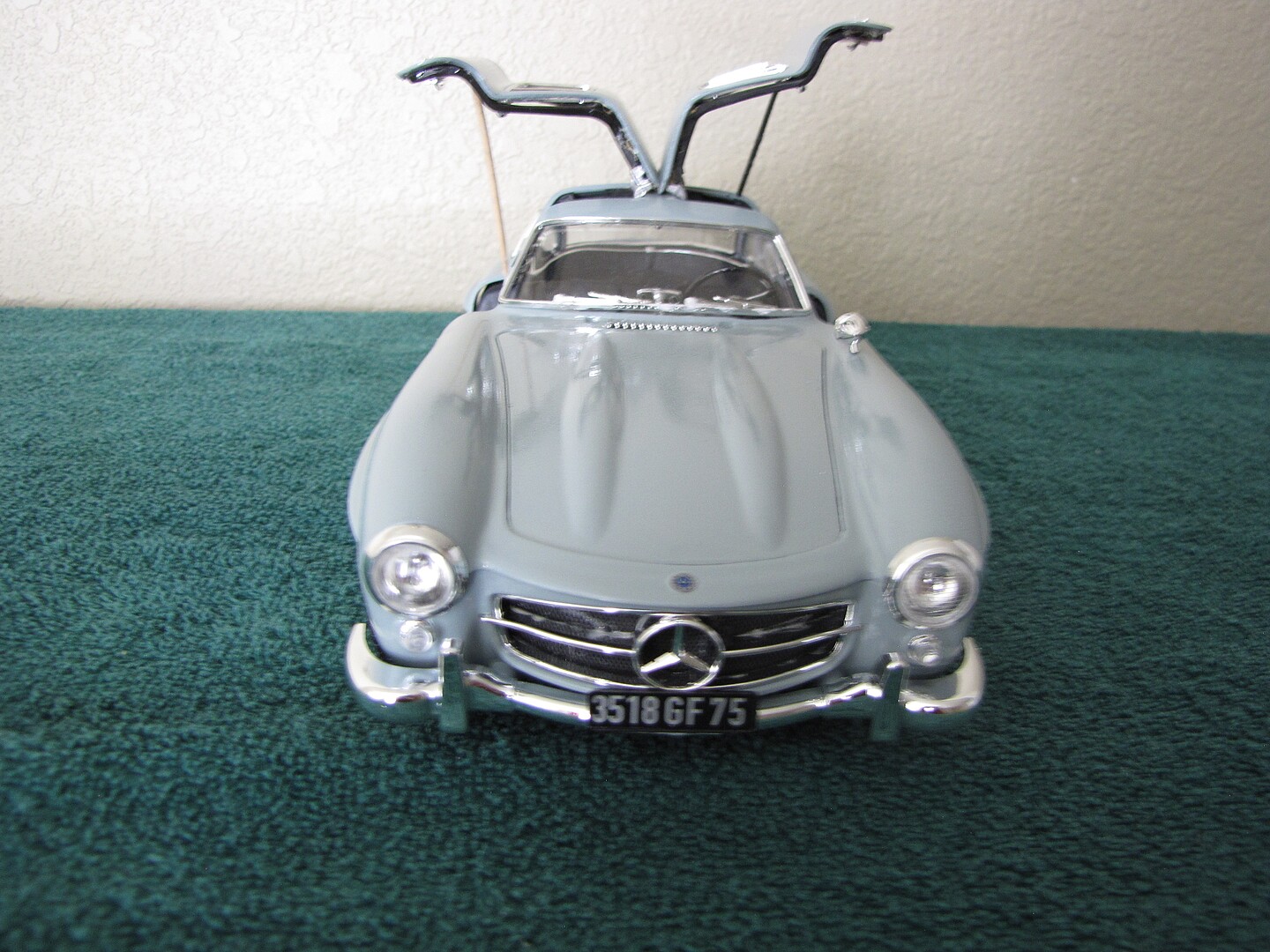 Mercedes Benz 300SL Gullwing 16 -- Plastic Model Car Kit -- 1/16 Scale ...