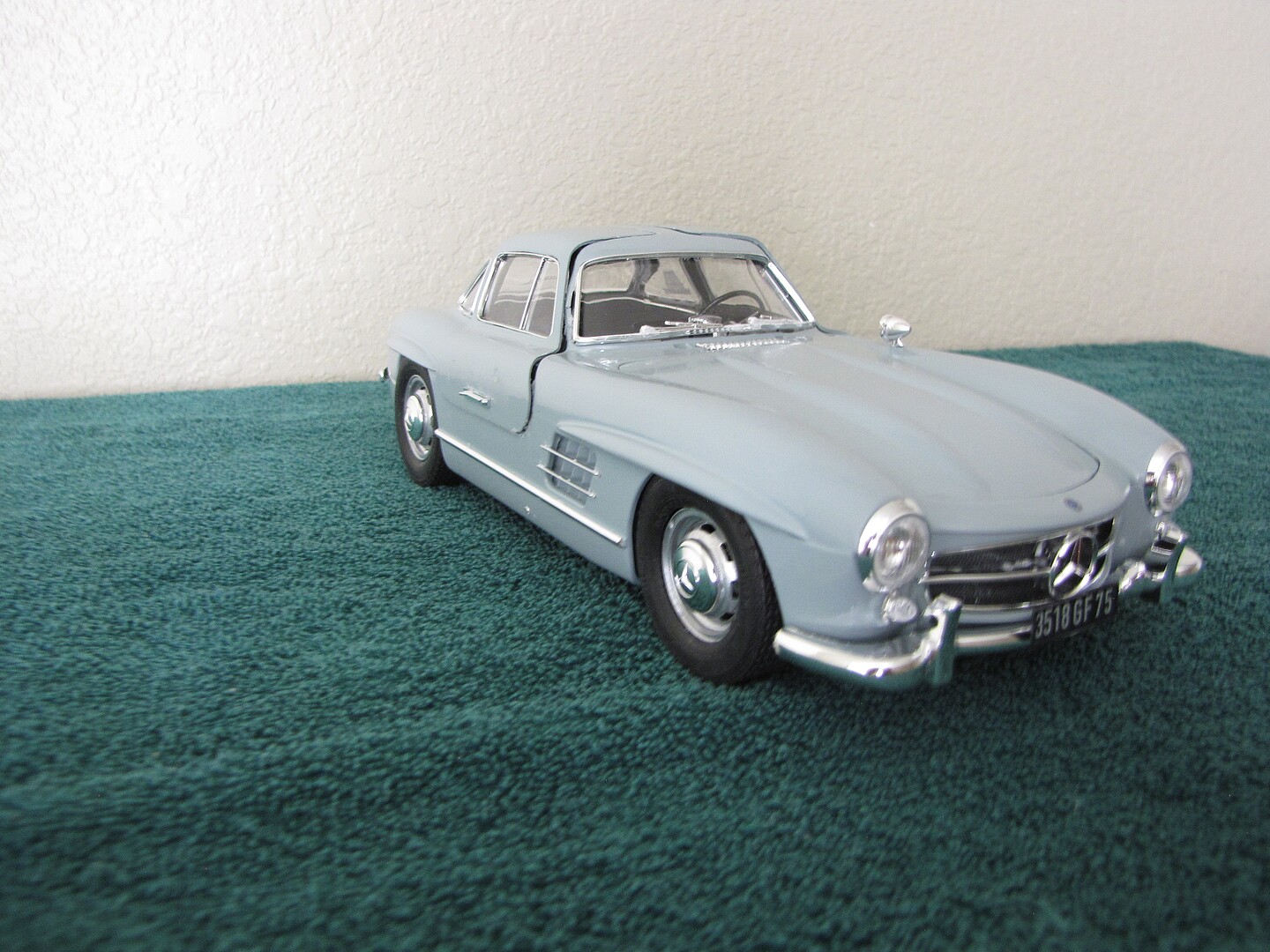 Mercedes Benz 300SL Gullwing 16 -- Plastic Model Car Kit -- 1/16 Scale ...