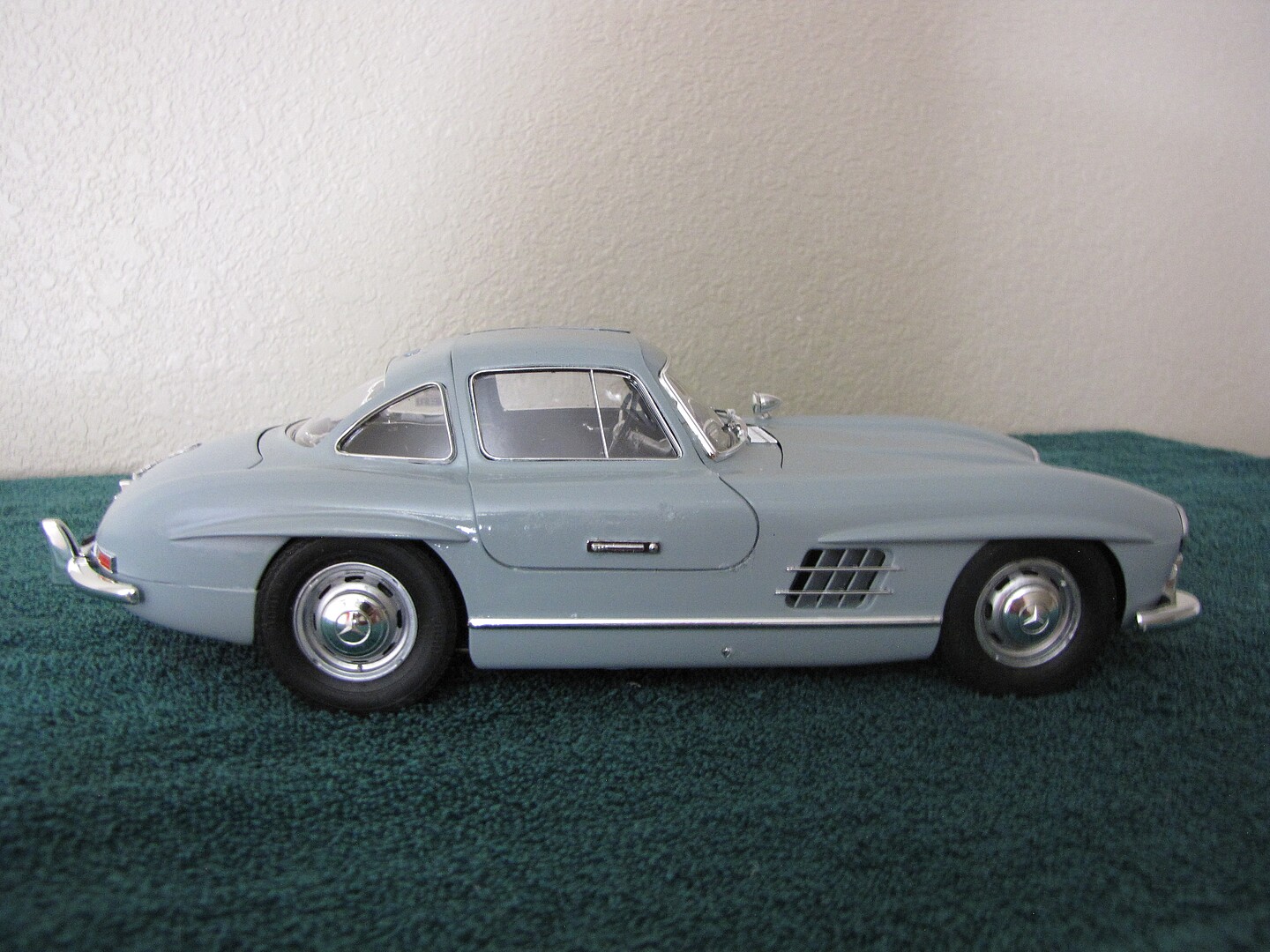 Mercedes Benz 300SL Gullwing 16 -- Plastic Model Car Kit -- 1/16 Scale ...