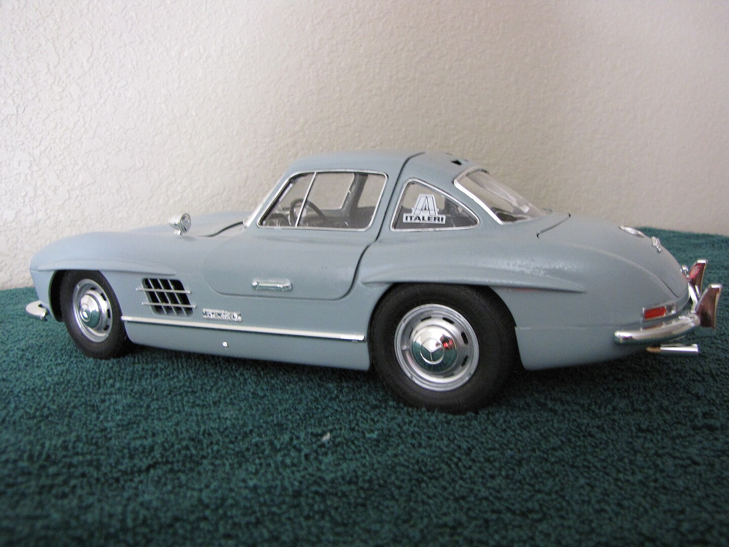 Mercedes Benz 300SL Gullwing 16 -- Plastic Model Car Kit -- 1/16 Scale ...