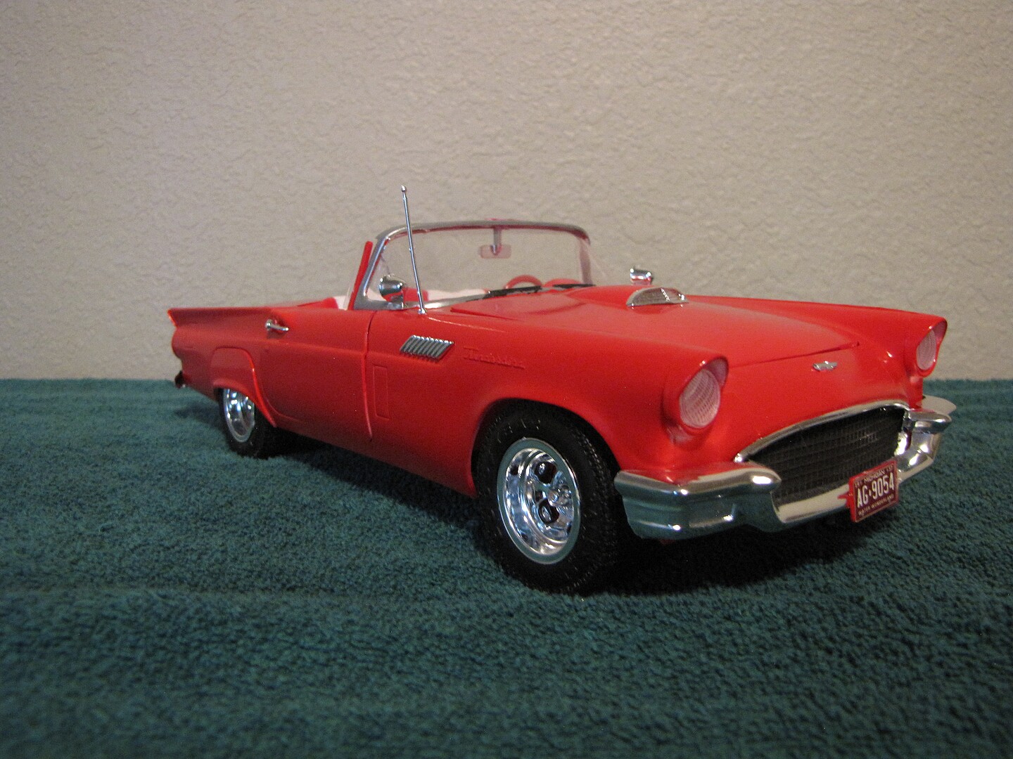 1957 Ford Thunderbird -- Plastic Model Car Vehicle Kit -- 1/16 Scale ...