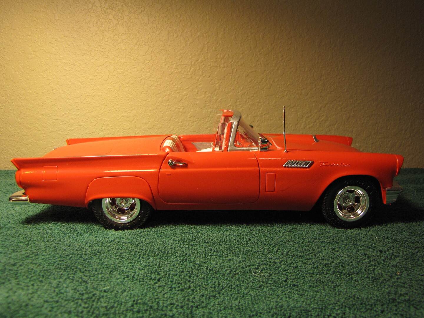 1957 Ford Thunderbird -- Plastic Model Car Vehicle Kit -- 1/16 Scale ...